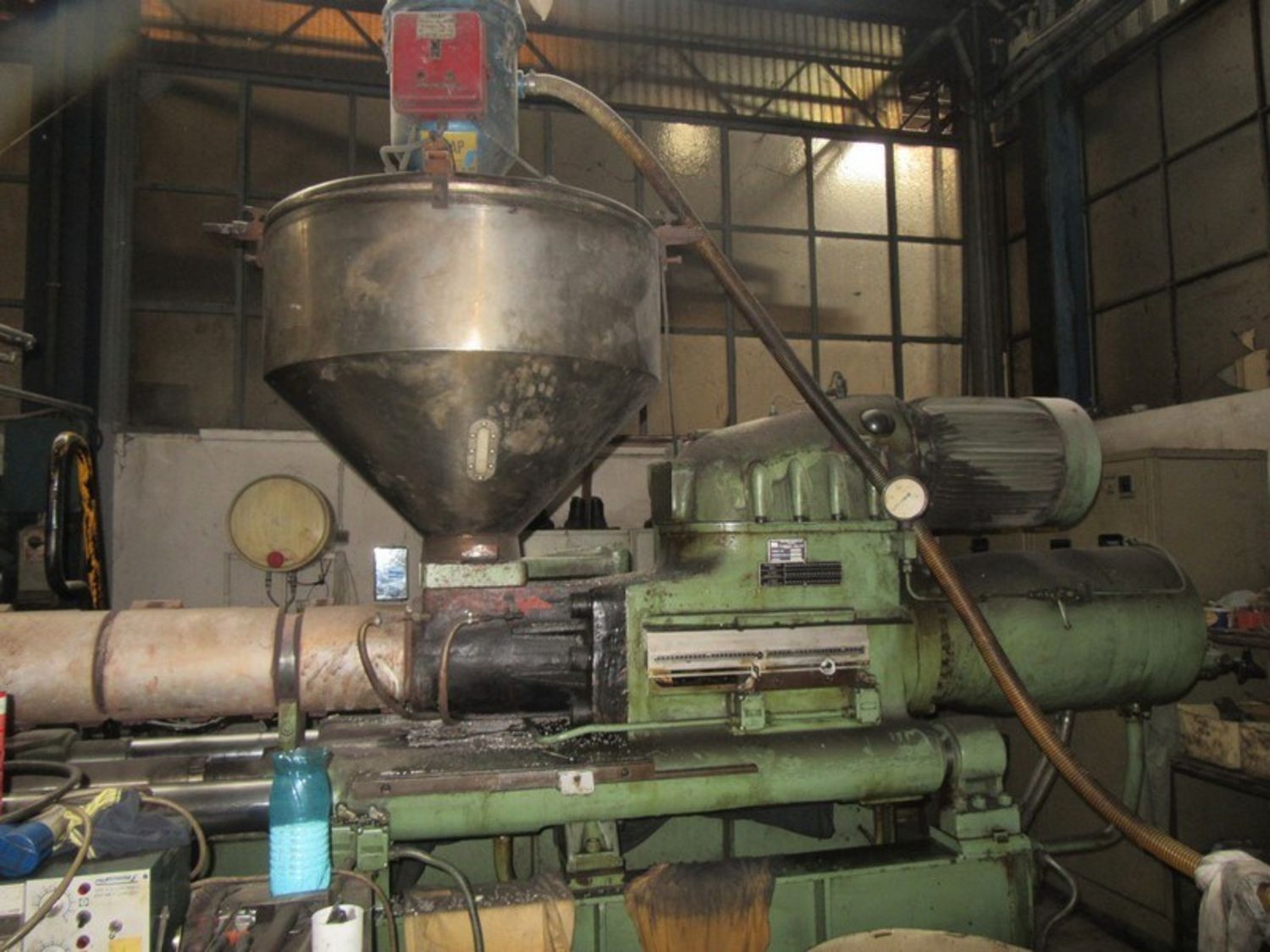 Lot Injection moulding machine Idra