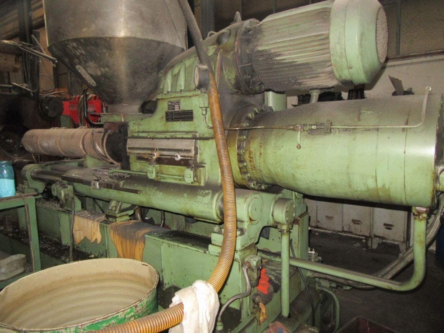 Lot Injection moulding machine Idra