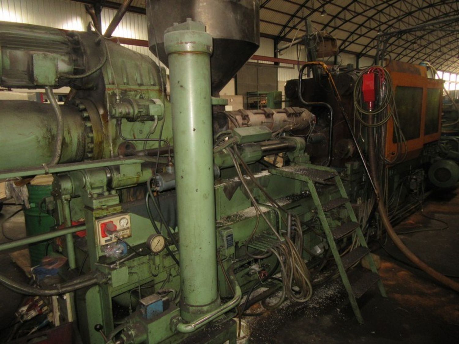 Lot Injection moulding machine Idra