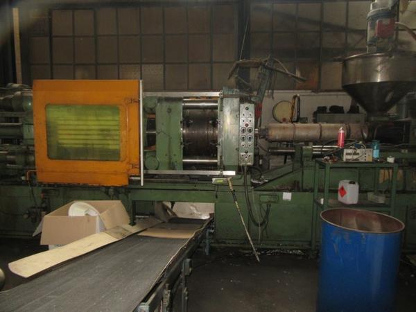 Lot Injection moulding machine Idra