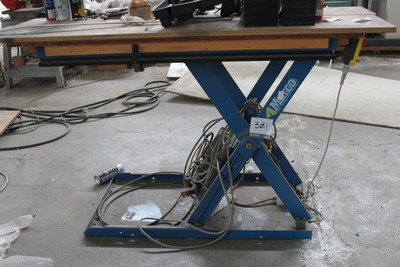 Lot Electric work table Marco