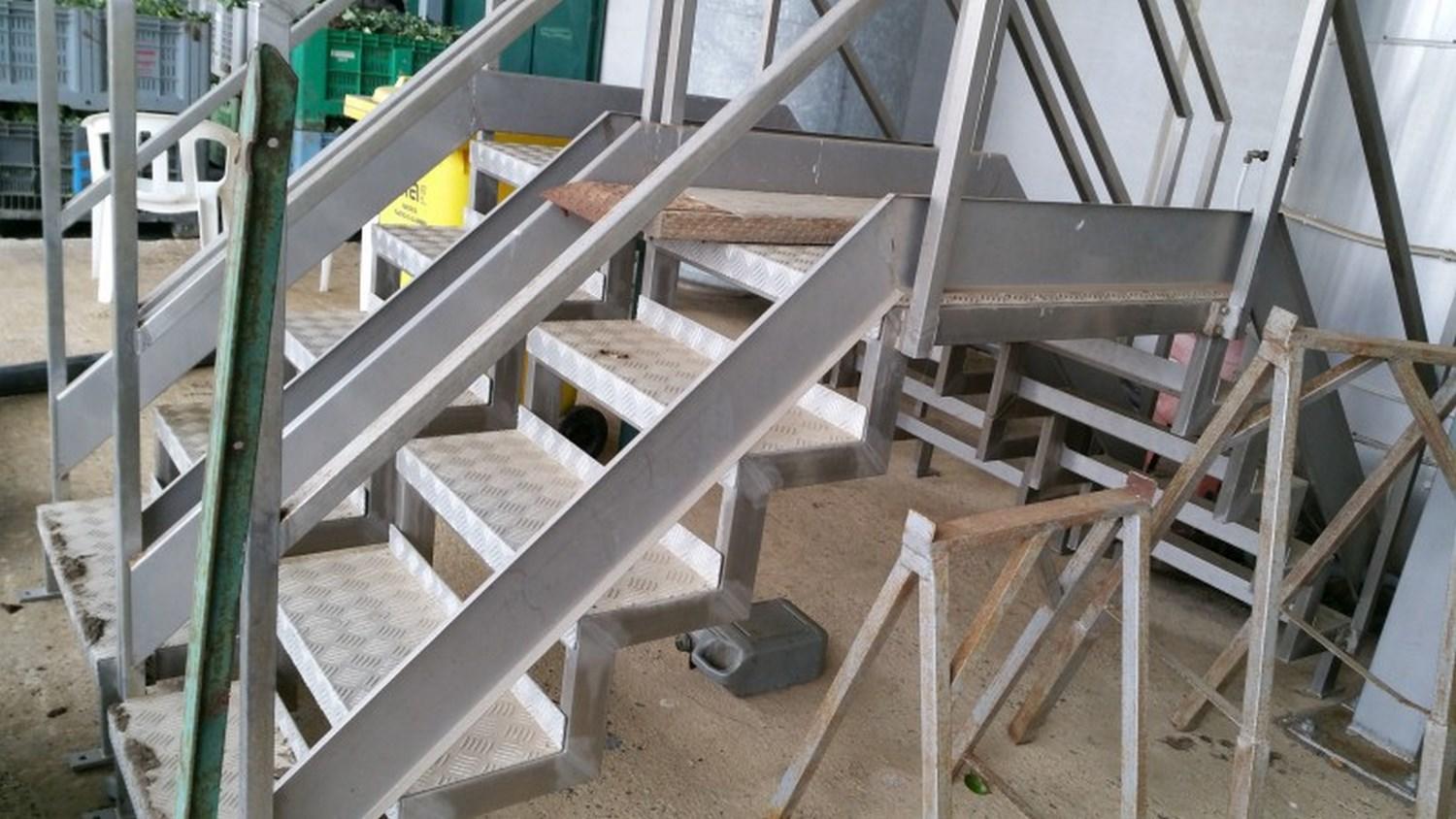 Lot Stainless steel ladders