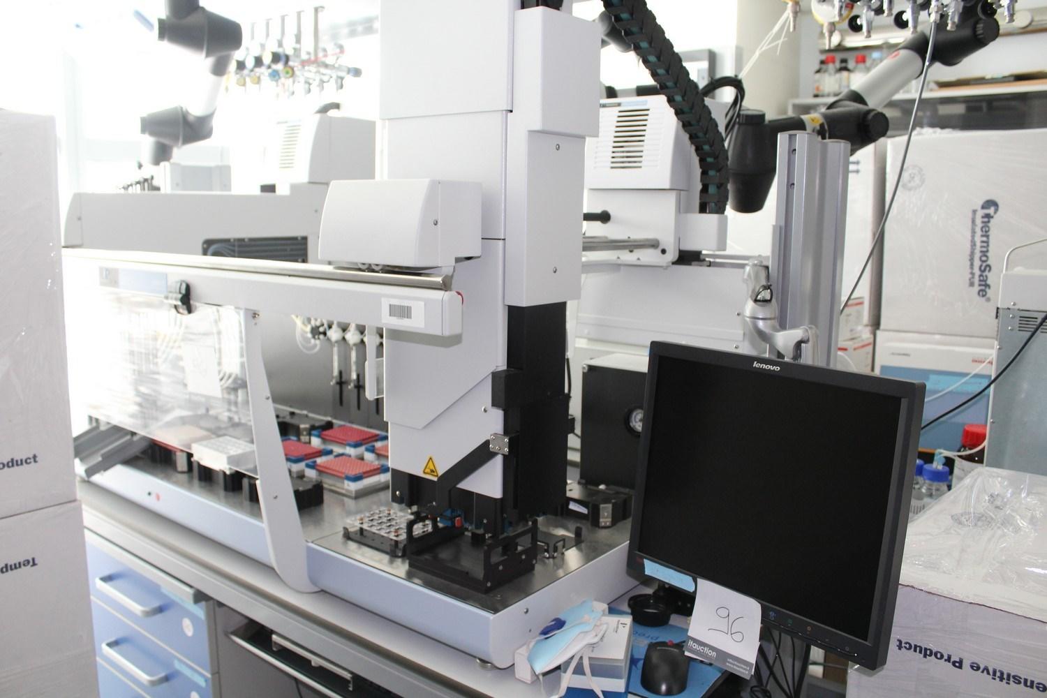 Lot PerkinElmer Janus Liquid handler with accessories and PC