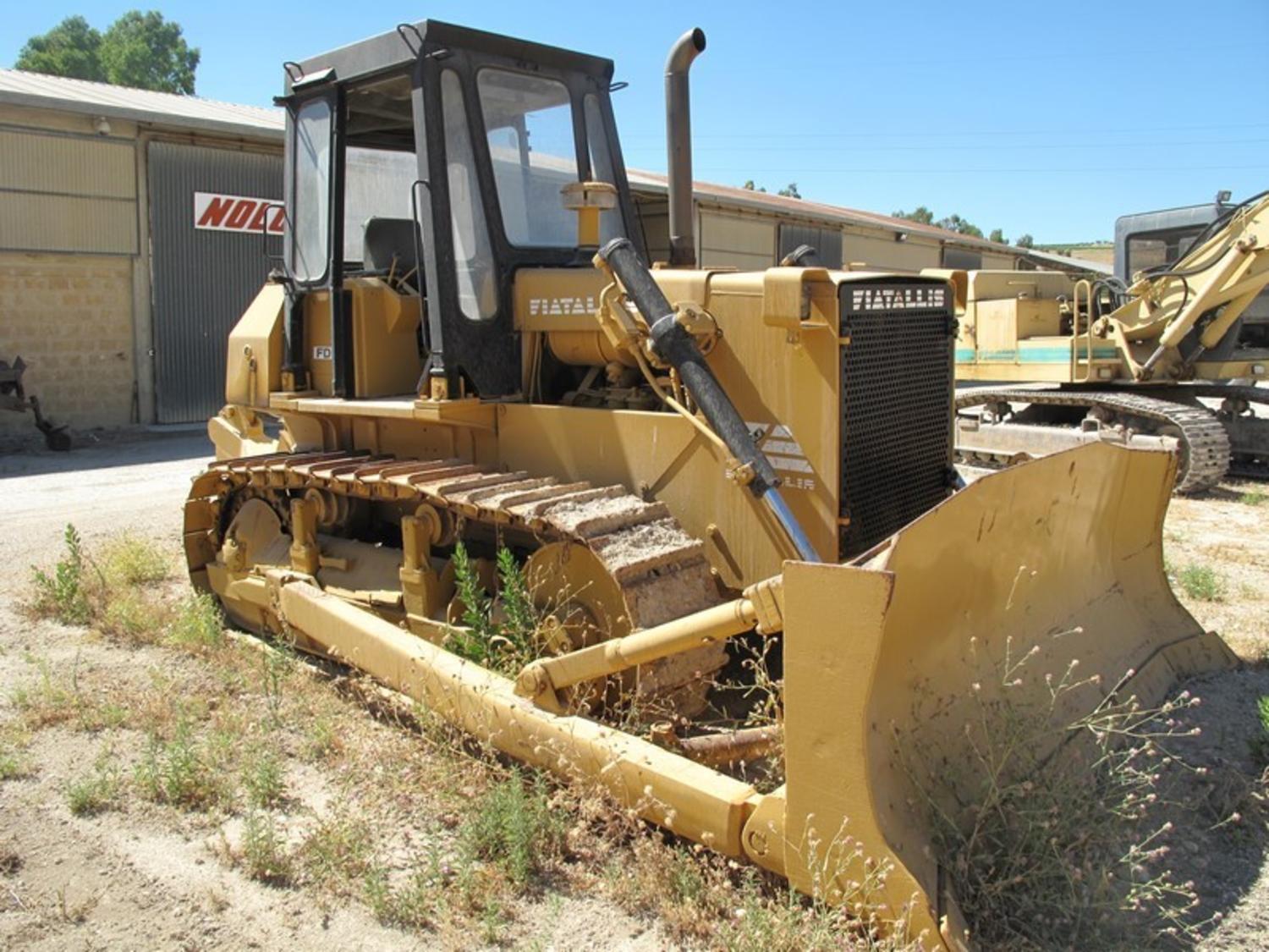 Lot Fiat crawler bulldozer