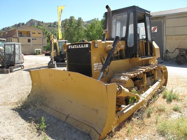 Lot Fiat crawler bulldozer