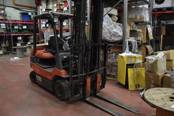 Lot Toyota 25Q electric forklift