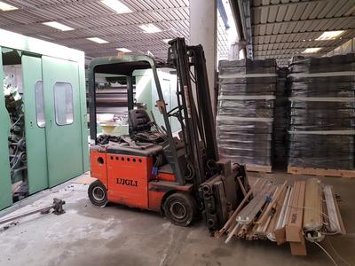 Lot Lugli forklift