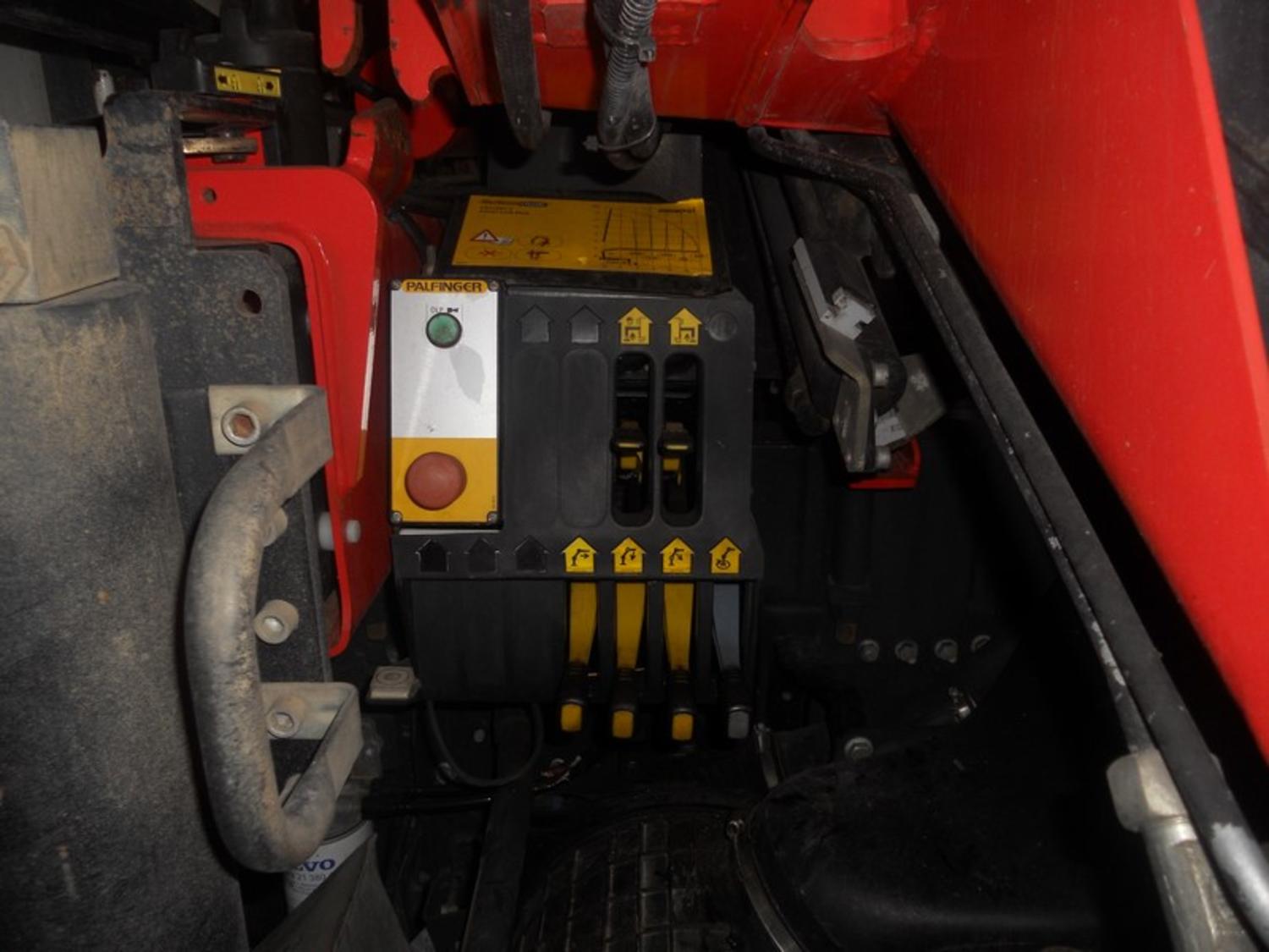 Lot Volvo FL 340 truck