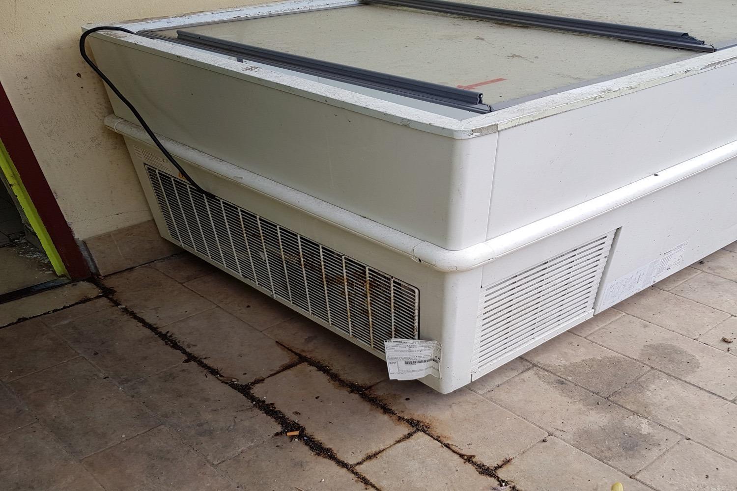 Lot De Rigo and Framec horizontal freezers for frozen