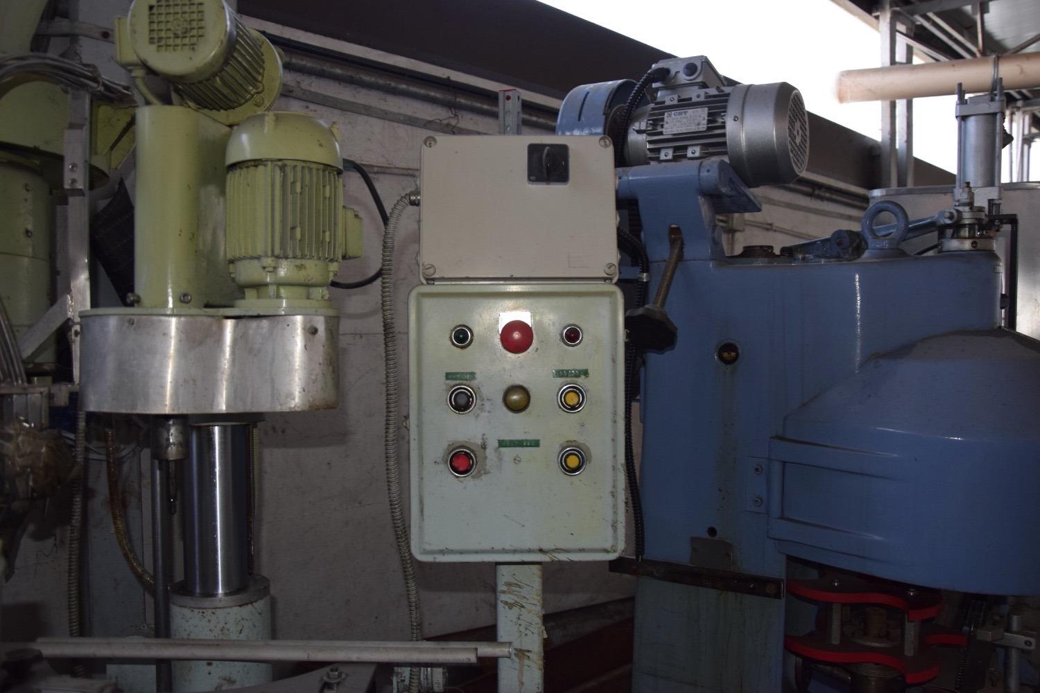 Lot Ronchi capping machine