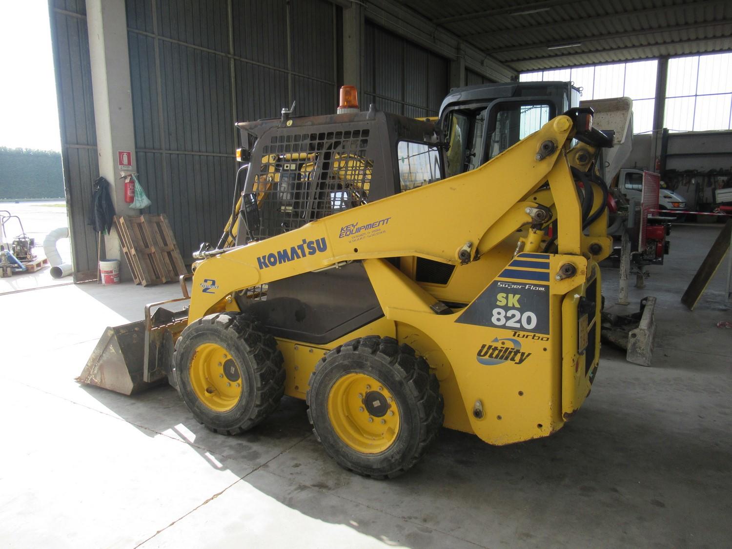 Lot Komatsu sk820 skid steer loader