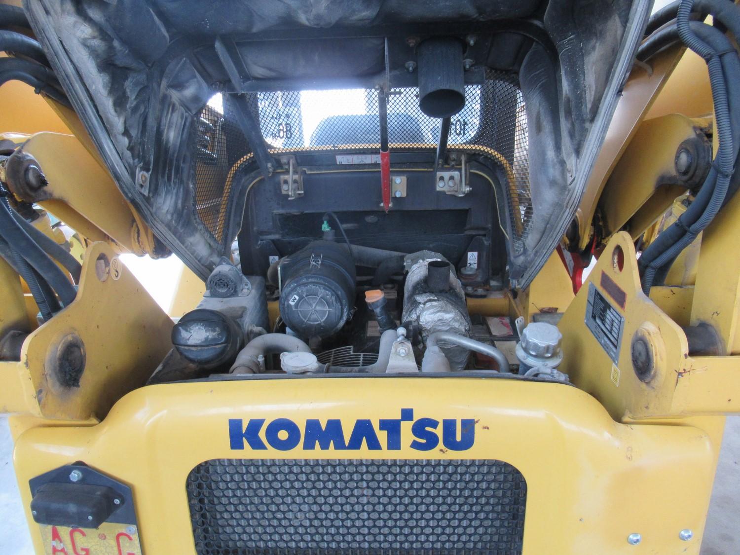 Lot Komatsu sk820 skid steer loader