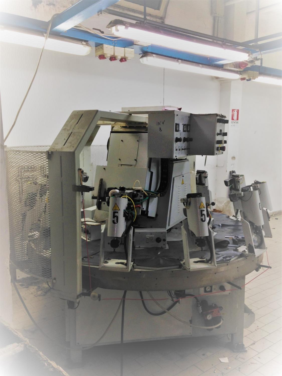 Lot Sabal machine to stretch moccasins and Hesperia brushing machine