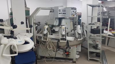 Lot Sabal machine to stretch moccasins and Hesperia brushing machine