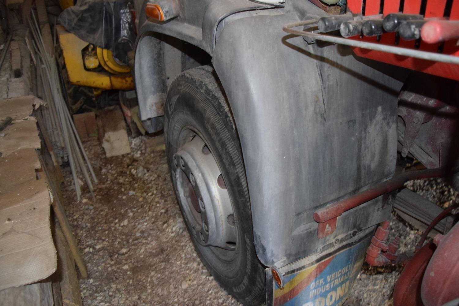 Lot Iveco Unic truck