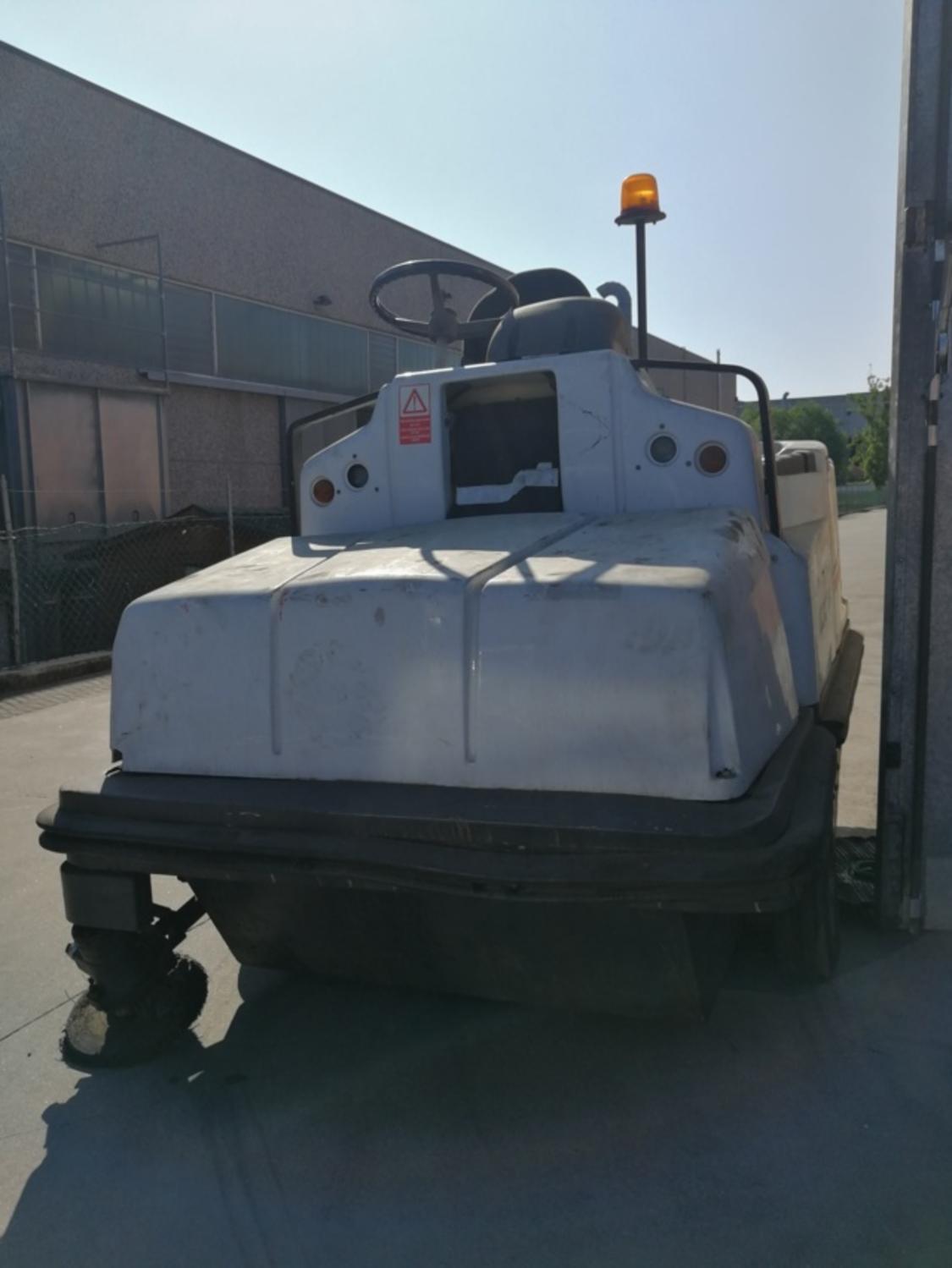 Lot Dulevo 1300 EH sweeper machine