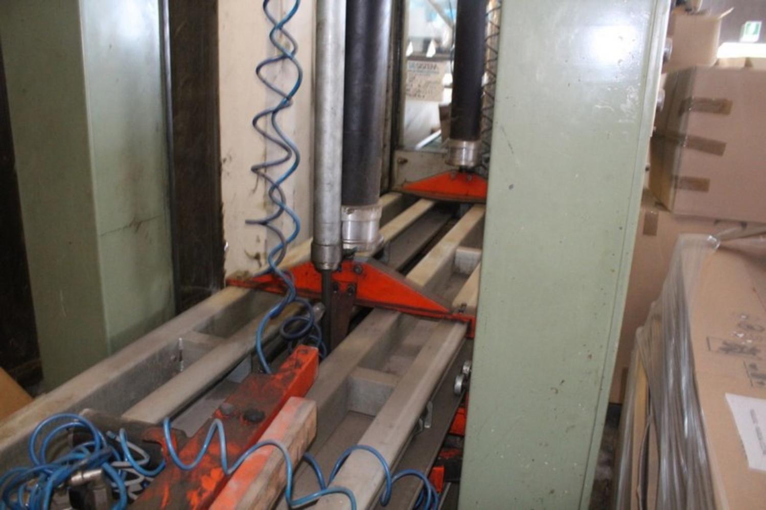 Lot D & M clapping machine