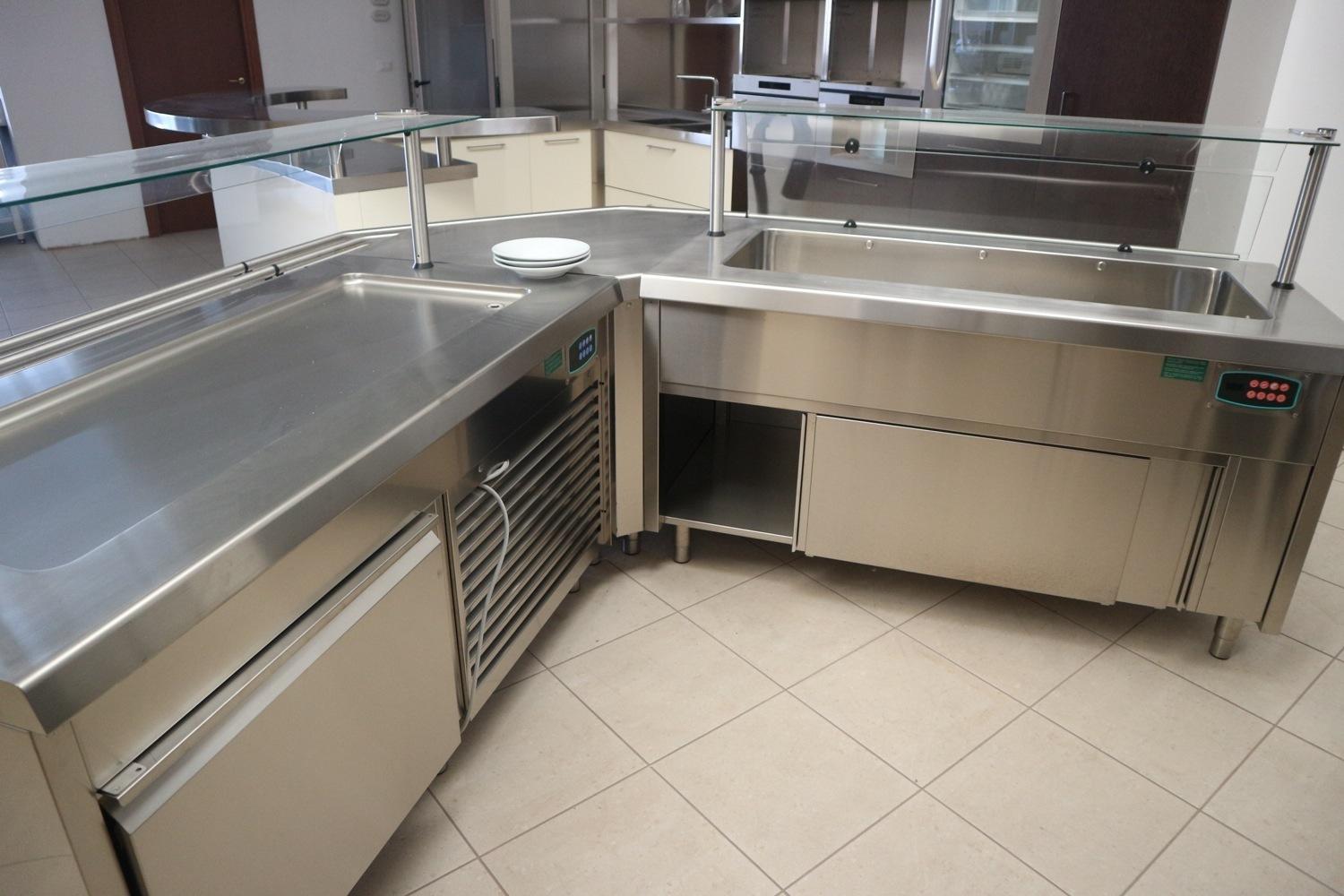 Lot Self service kitchen