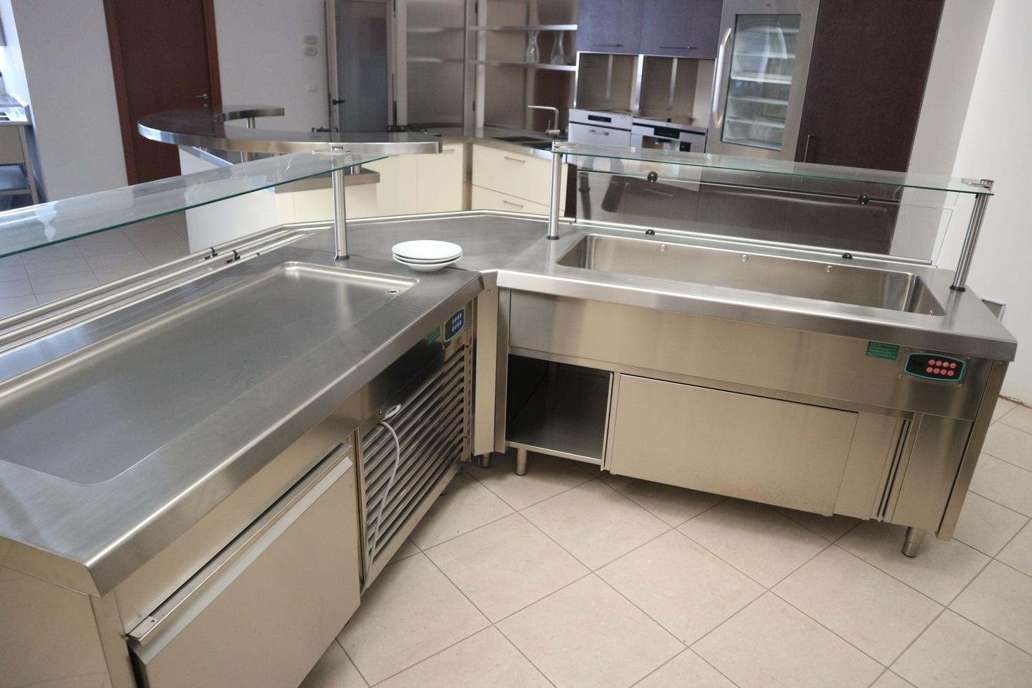 Lot Self service kitchen