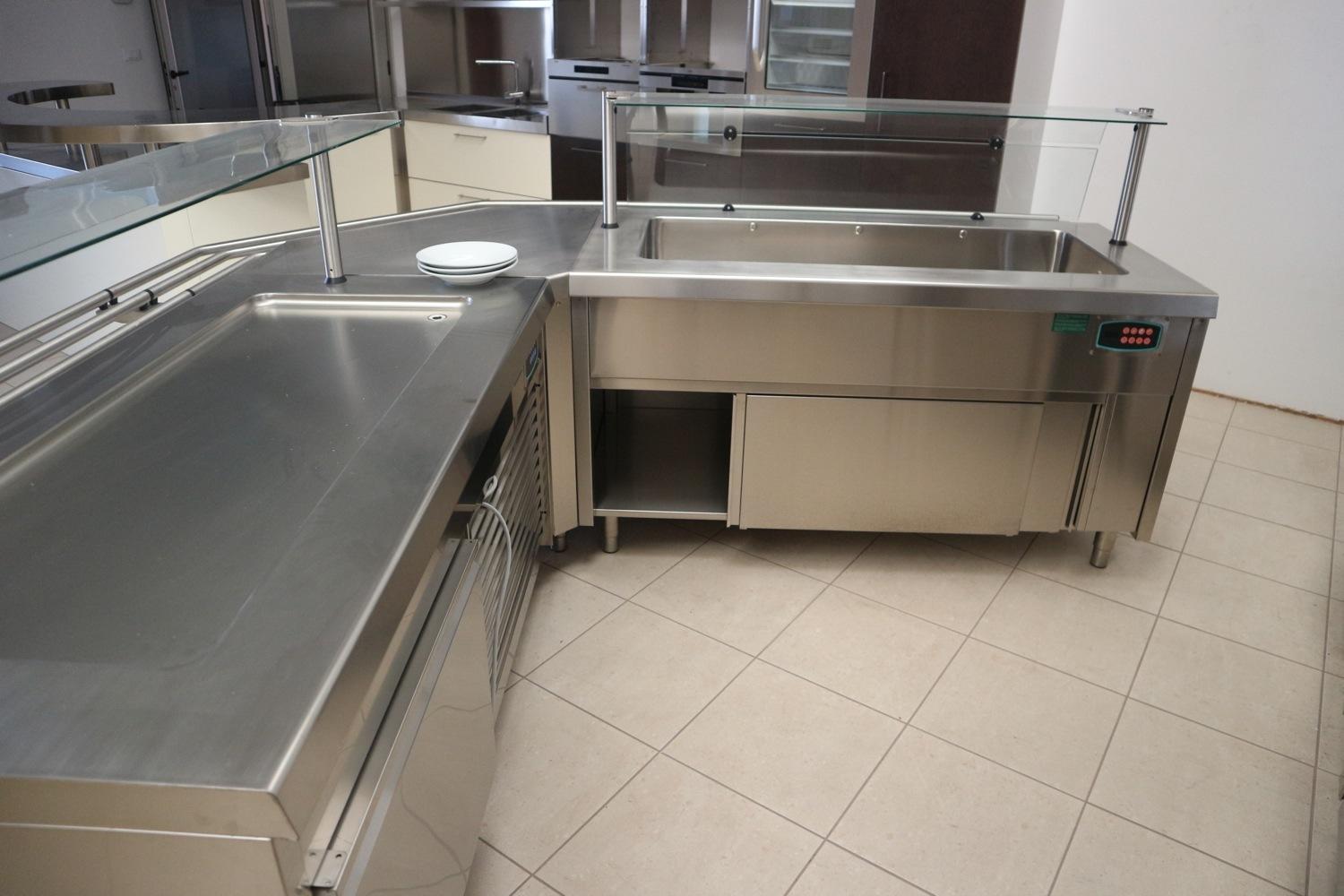 Lot Self service kitchen