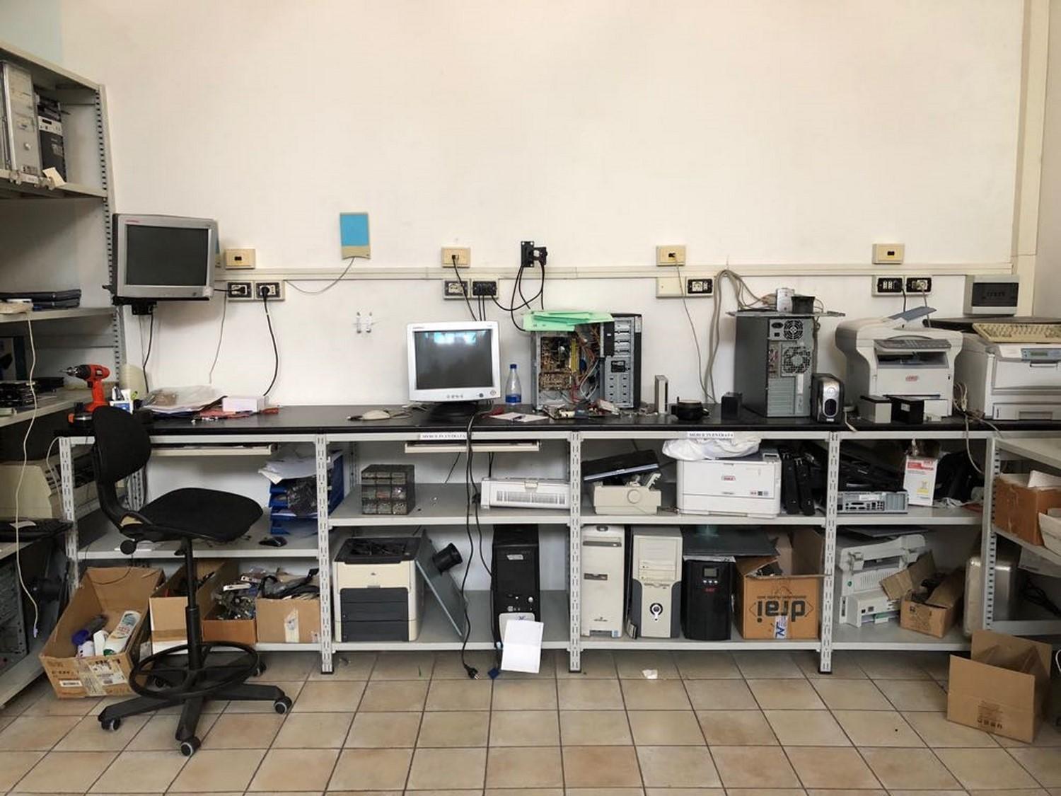 Lot Electronic office equipment