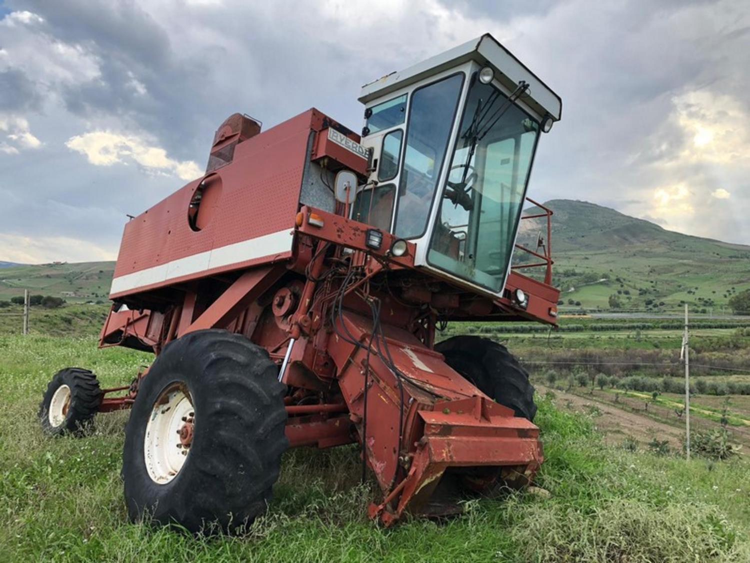 Lot Laverda 3350 AL combine harvester