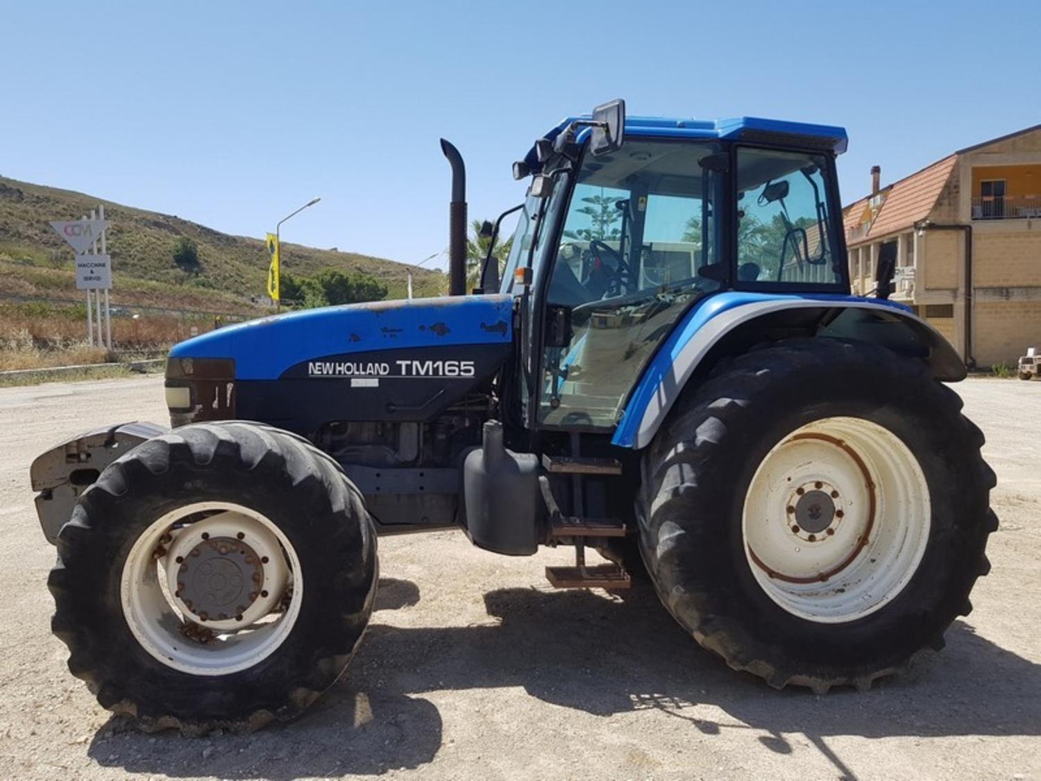Lot New Holland TM165 tractor