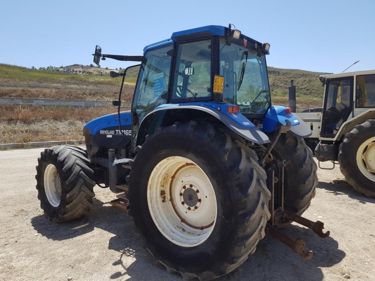 Lot New Holland TM165 tractor