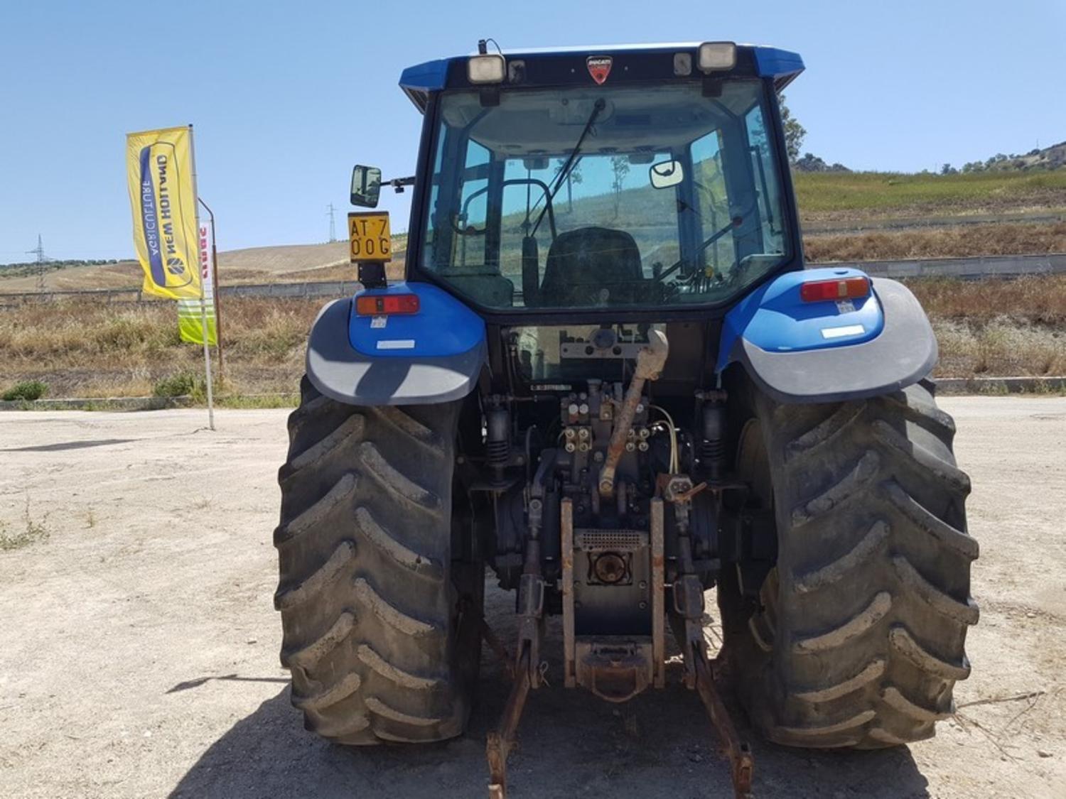 Lot New Holland TM165 tractor