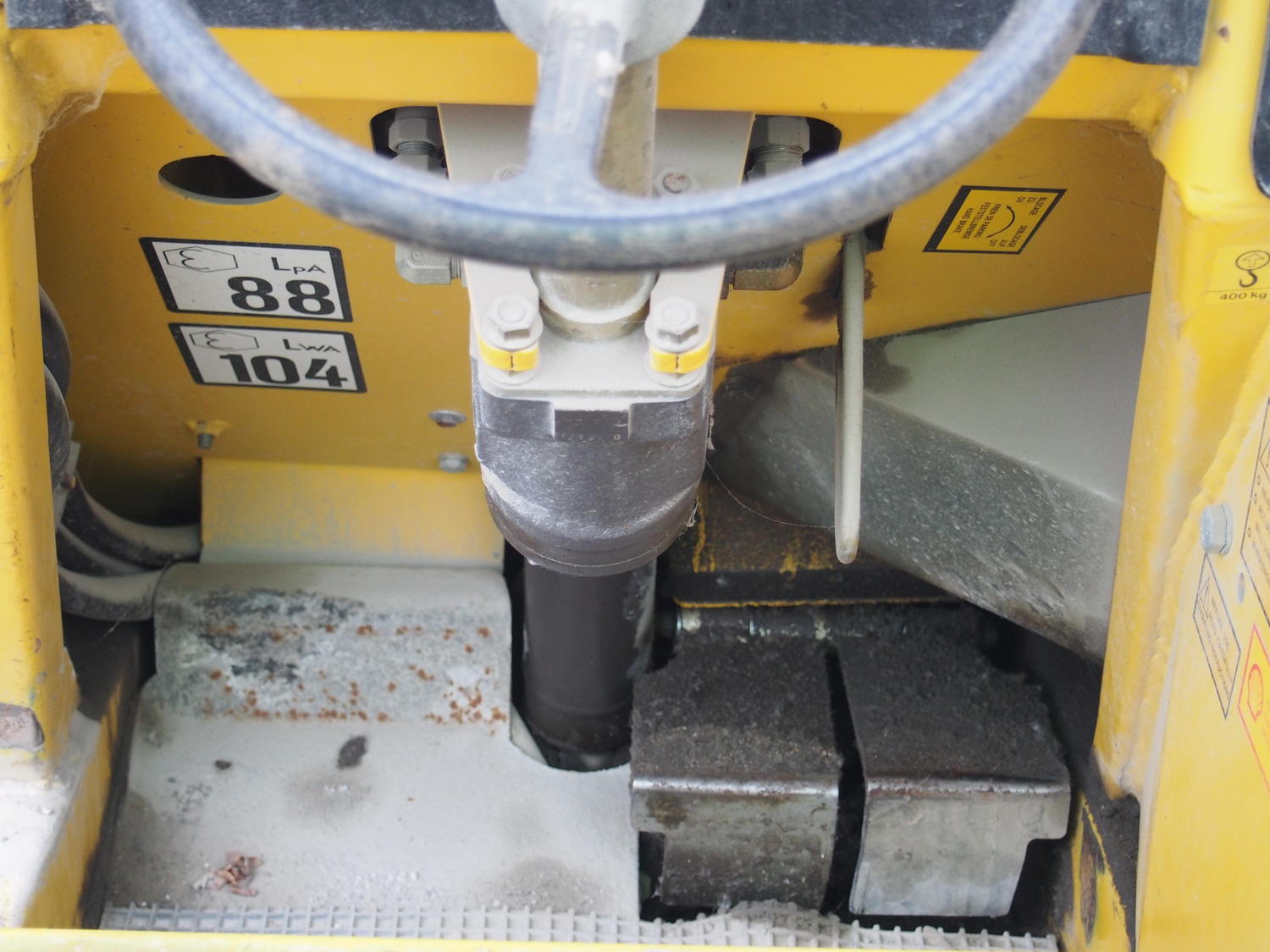 Lot Avant 520+ skid steer loaders