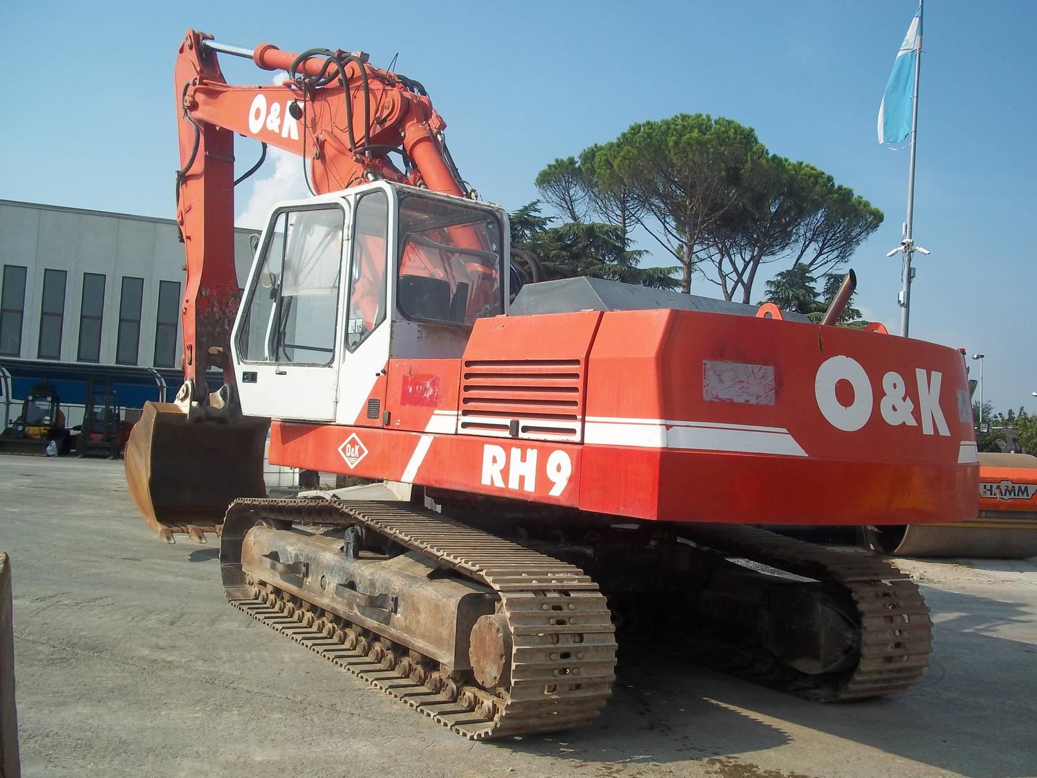 Lot O&K RH9 crawler excavator