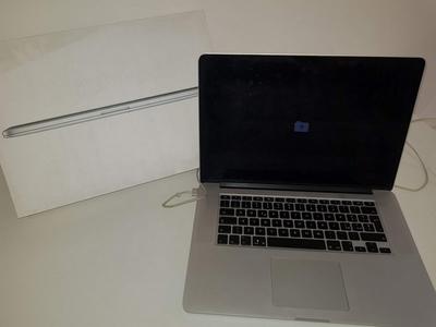 Lot MacBook Pro