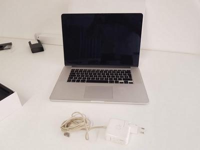 Lot MacBook Pro