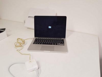 Lot MacBook Pro