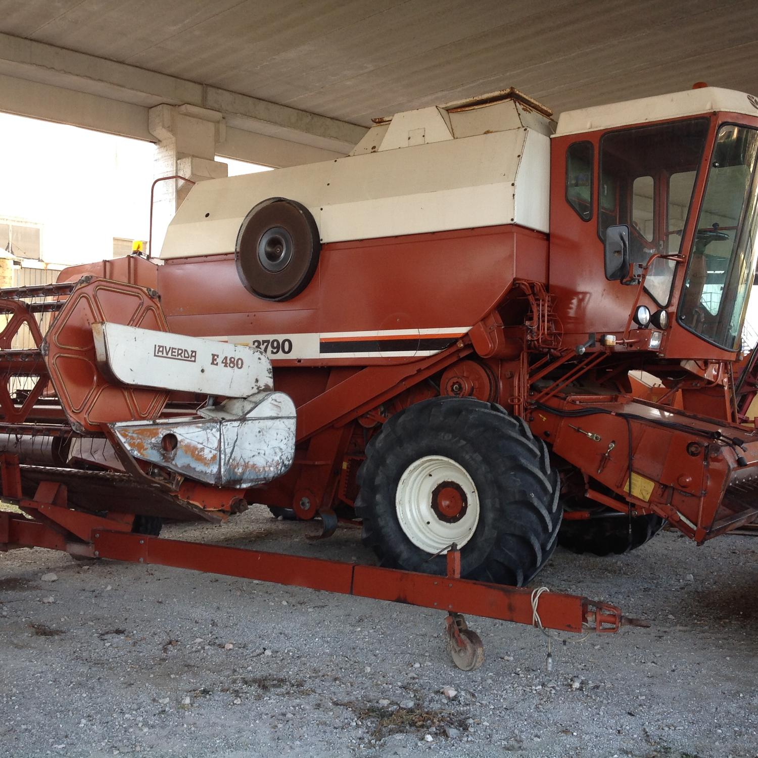 Lot Laverda 3790 CAB combine harvester