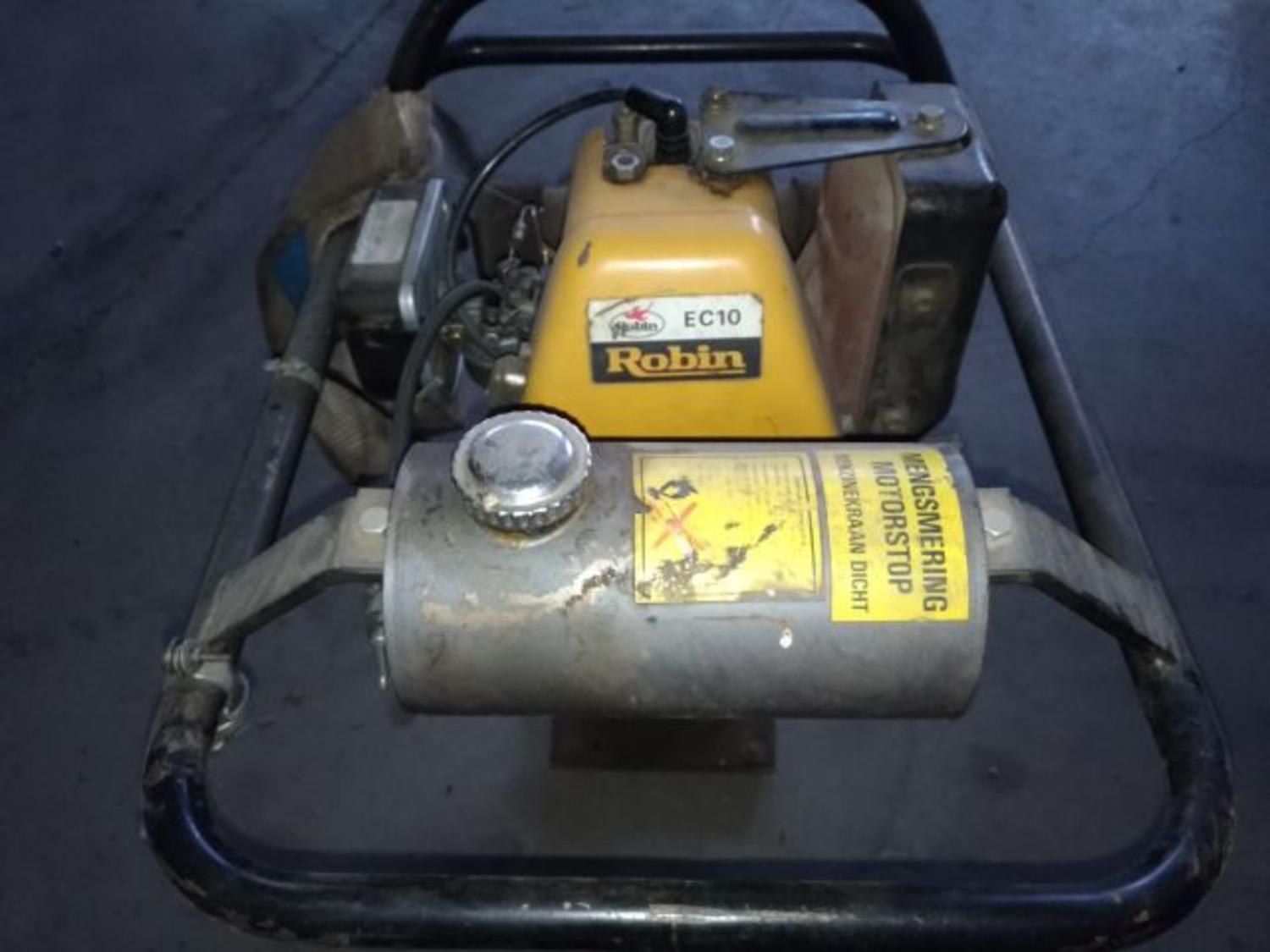 Lot Robin EC10 rolling pin compactor