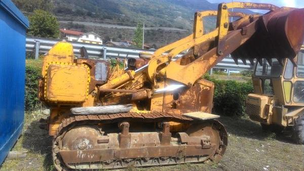 Lot Komatsu crawler loader