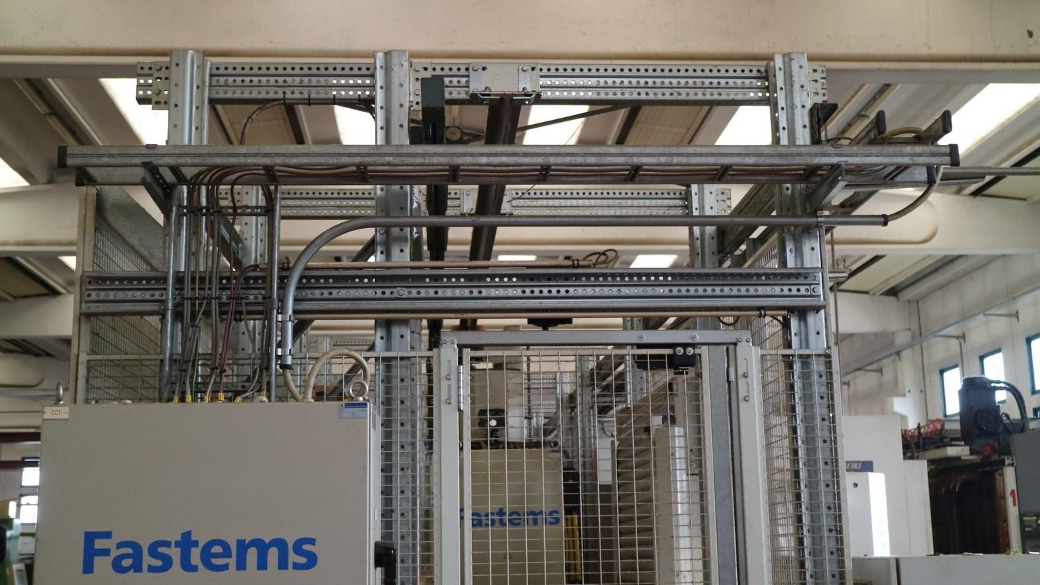 Lot Fastems pallet warehouse