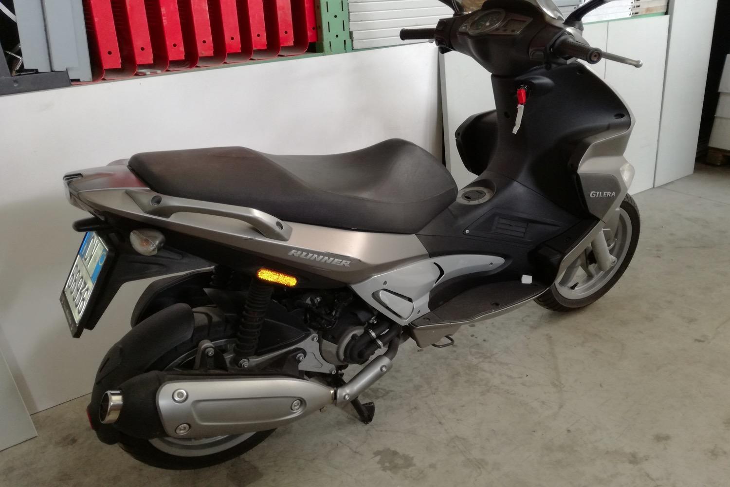 Lot Gilera Runner 200 cc motorcycle