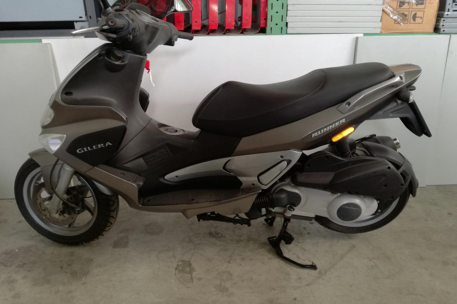 Lot Gilera Runner 200 cc motorcycle