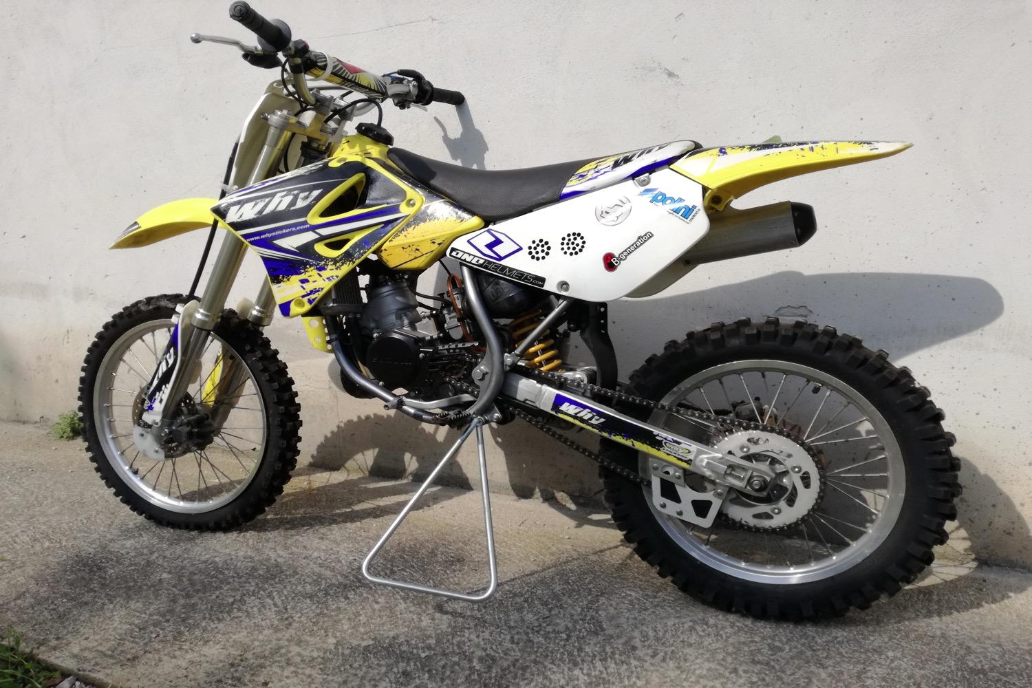 Lot Suzuki RM Cross 85 cc motorcycle