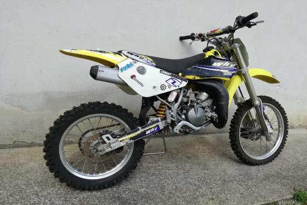 Lot Suzuki RM Cross 85 cc motorcycle