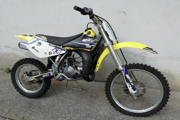 Lot Suzuki RM Cross 85 cc motorcycle