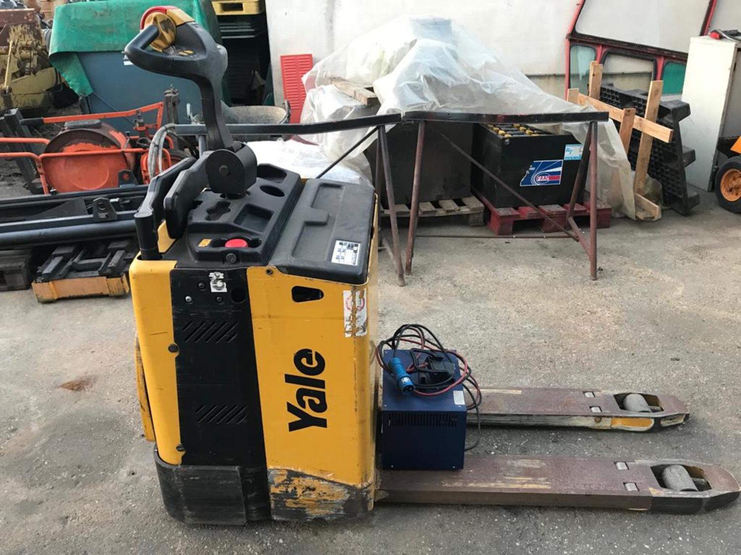 Lot Yale electric pallet truck 15 quintals