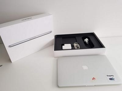 Lot Macbook Pro