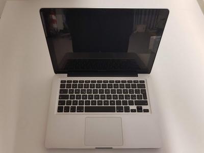 Lot Macbook Pro