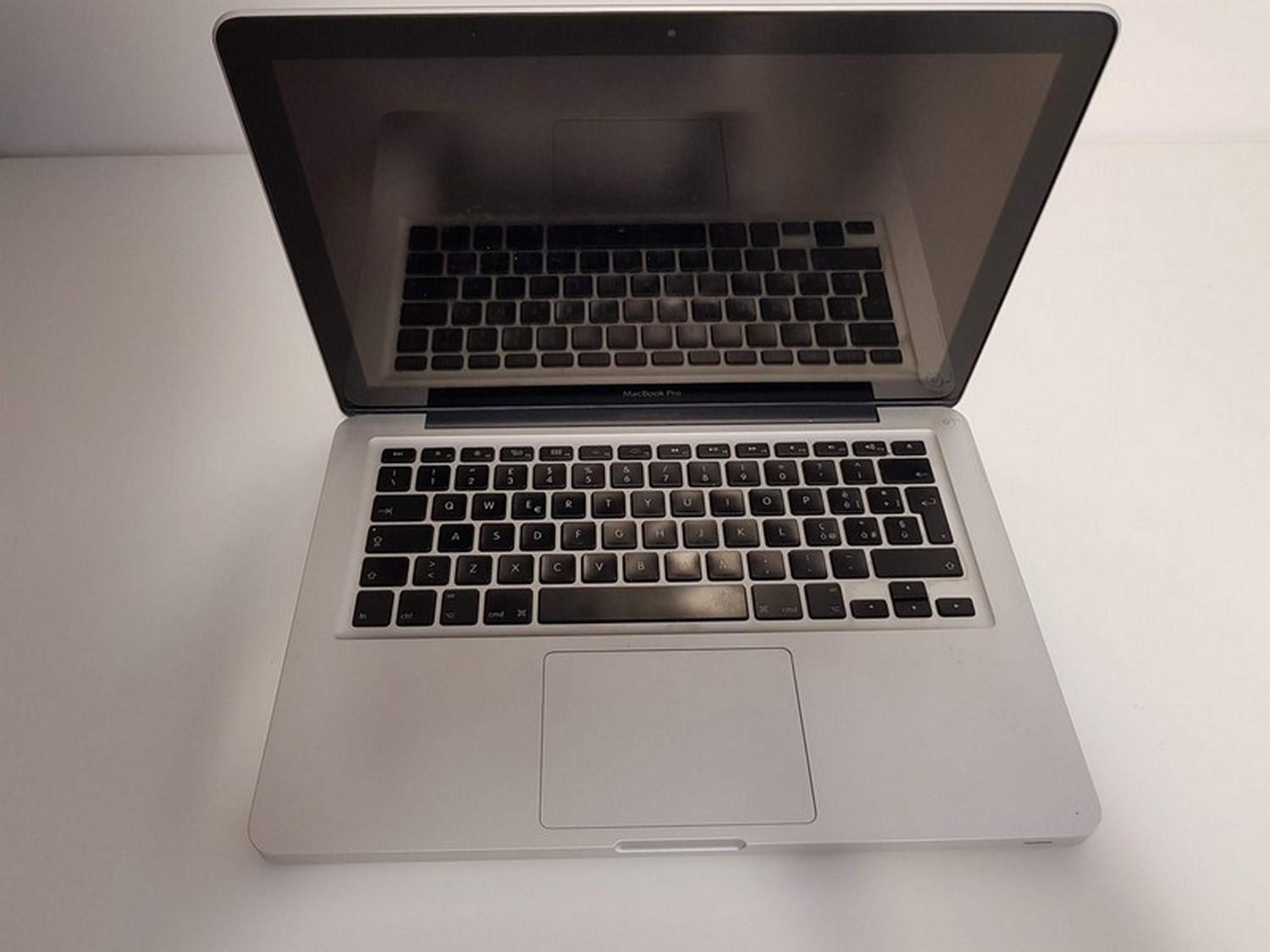 Lot Macbook Pro