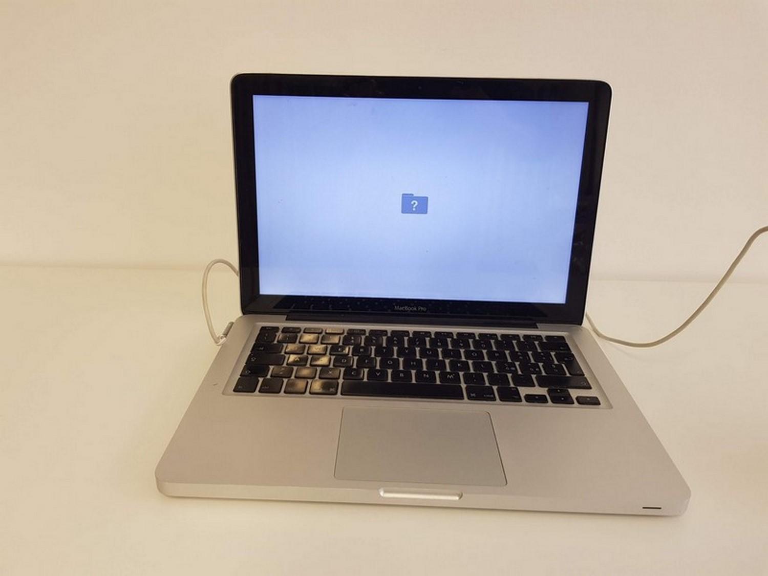 Lot Macbook Pro