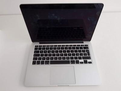 Lot Macbook Pro