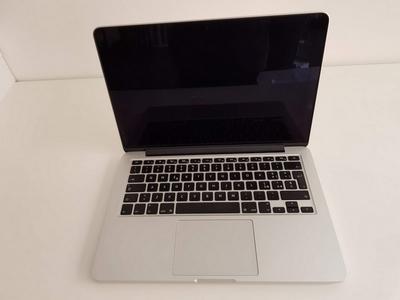 Lot Macbook Pro